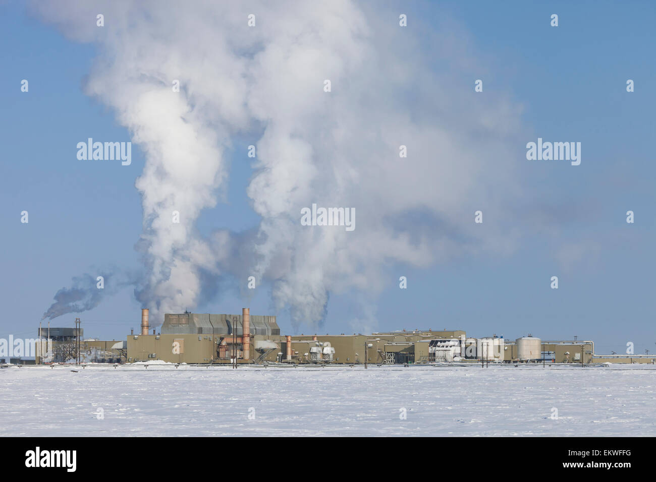 Alaska pipeline building hi-res stock photography and images - Alamy