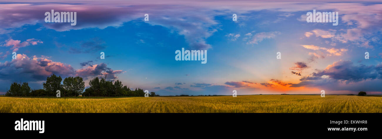 August 6, 2014 - The colors of the sunset sky in a 360 degree panorama ...