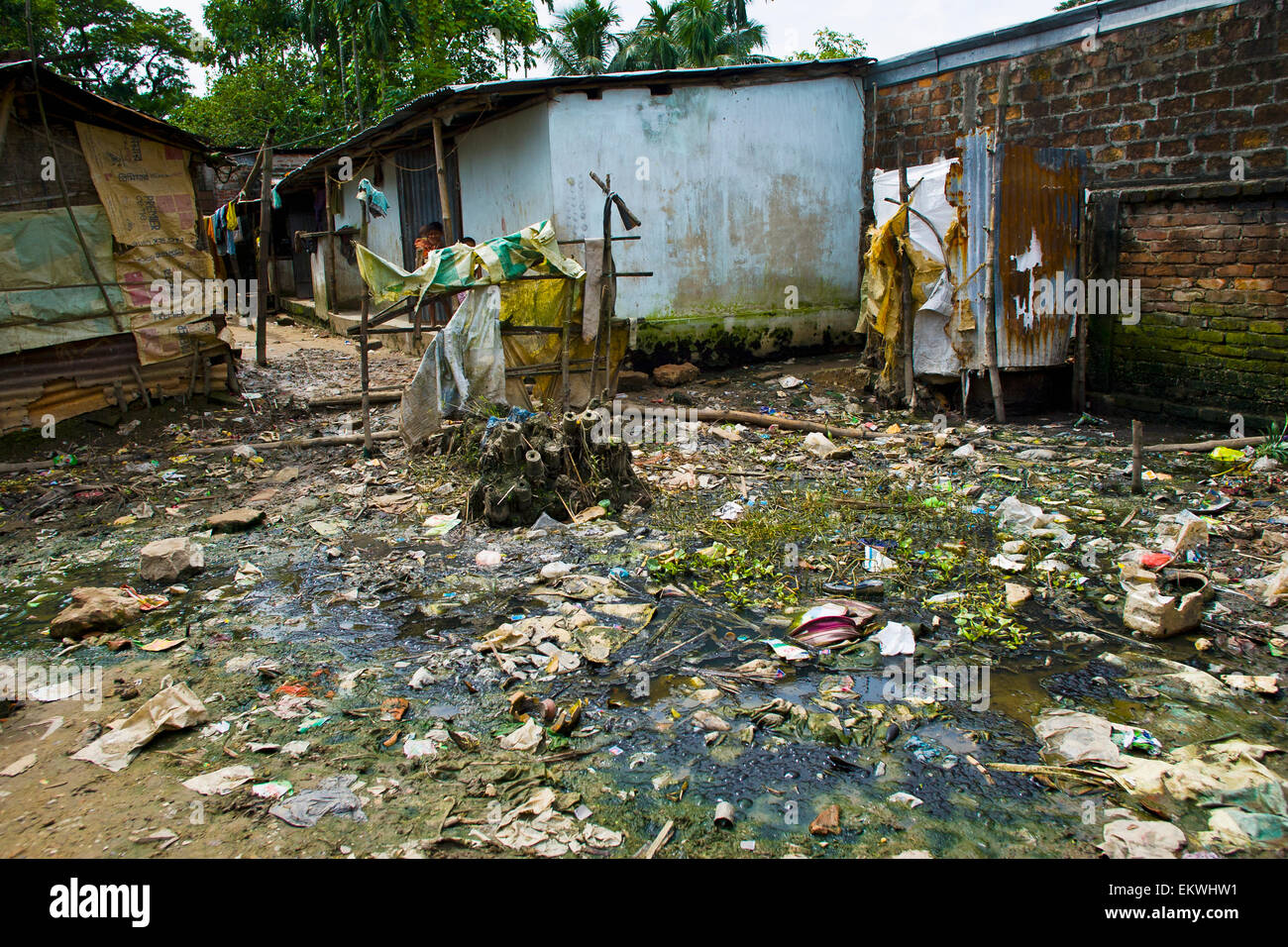 Bangladesh poverty garbage hi-res stock photography and images - Alamy