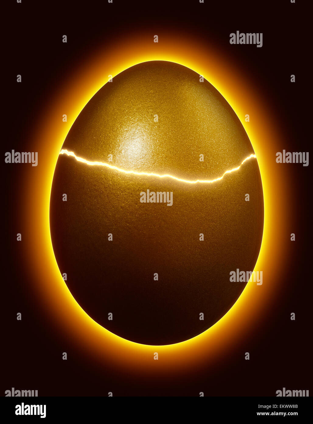 Crack And Egg High Resolution Stock Photography and Images - Alamy