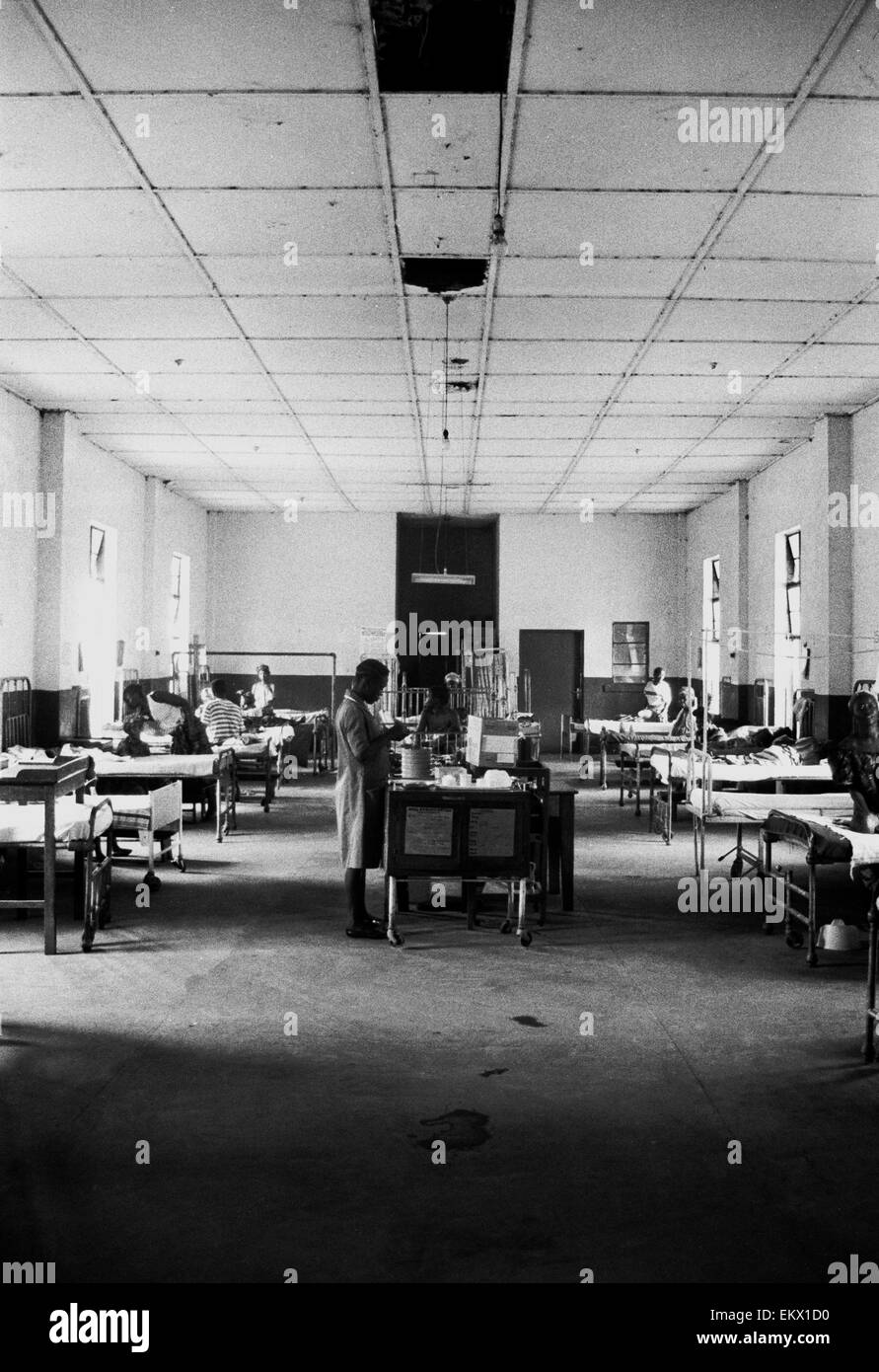 Patients in hospital beds Black and White Stock Photos & Images - Alamy