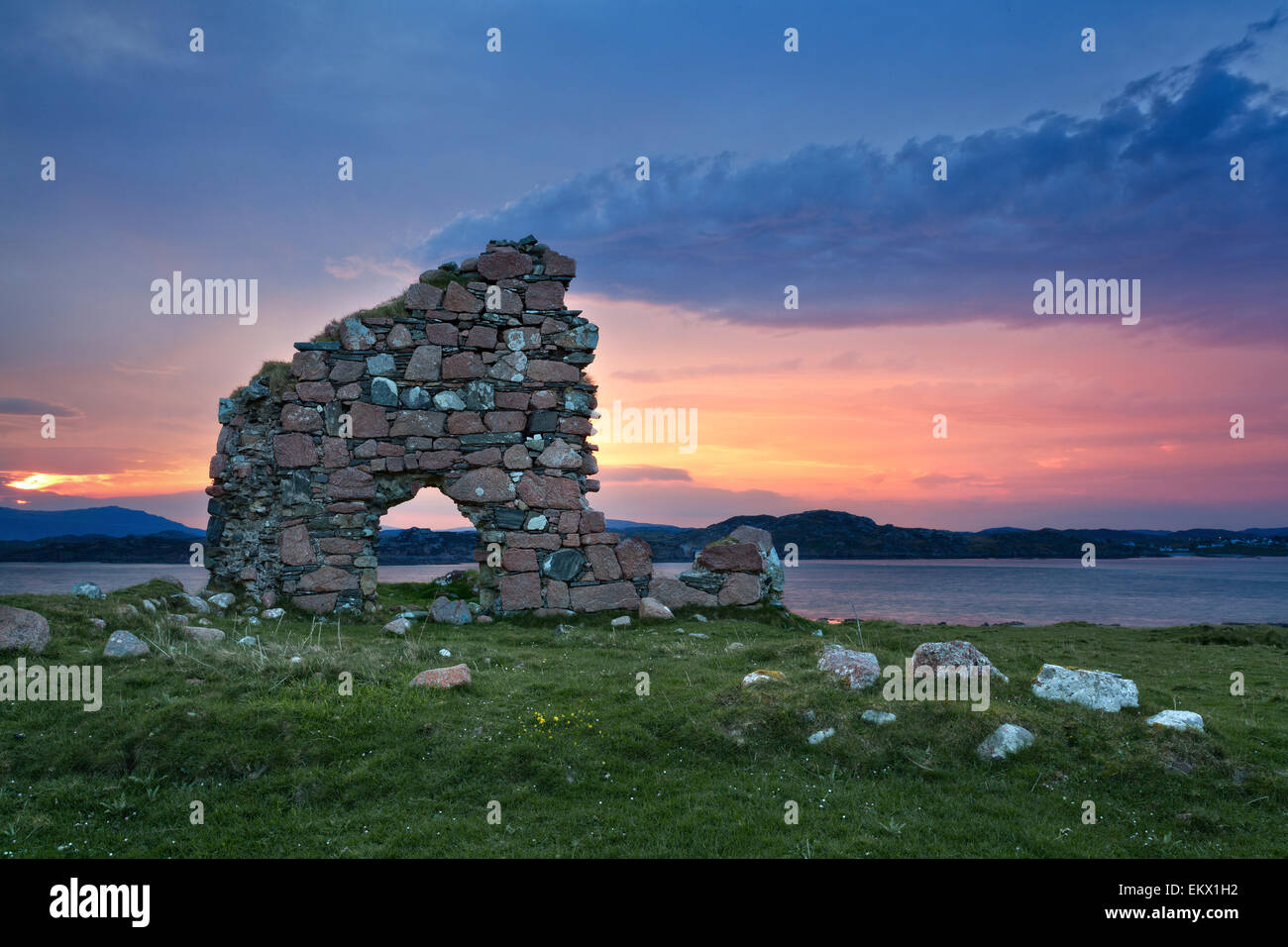 Ruins at sunrise on the isle of Iona, Scotland Stock Photo - Alamy