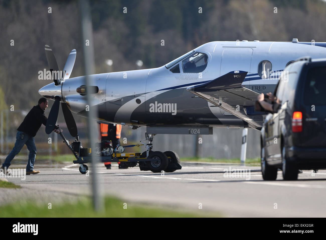 Single engine turboprop aircraft hi-res stock photography and images ...