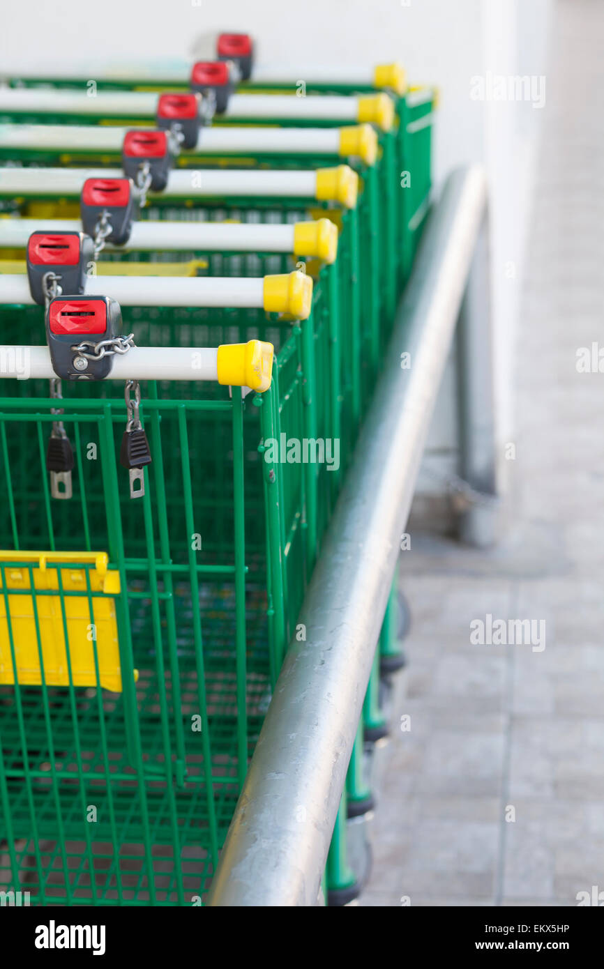 Supermarket trolley and lock hi-res stock photography and images - Alamy
