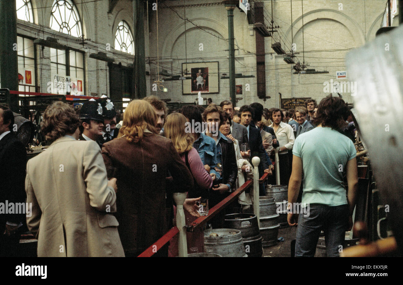 Covent garden market 1970s hi-res stock photography and images - Alamy