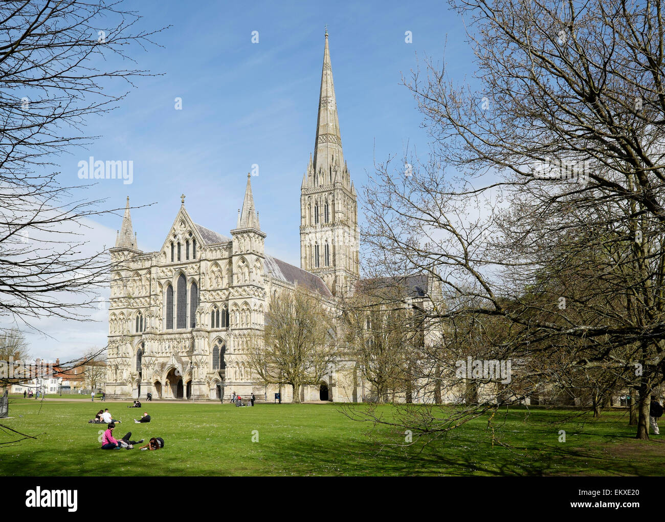 Salisbury cathedral exterior hi-res stock photography and images - Alamy