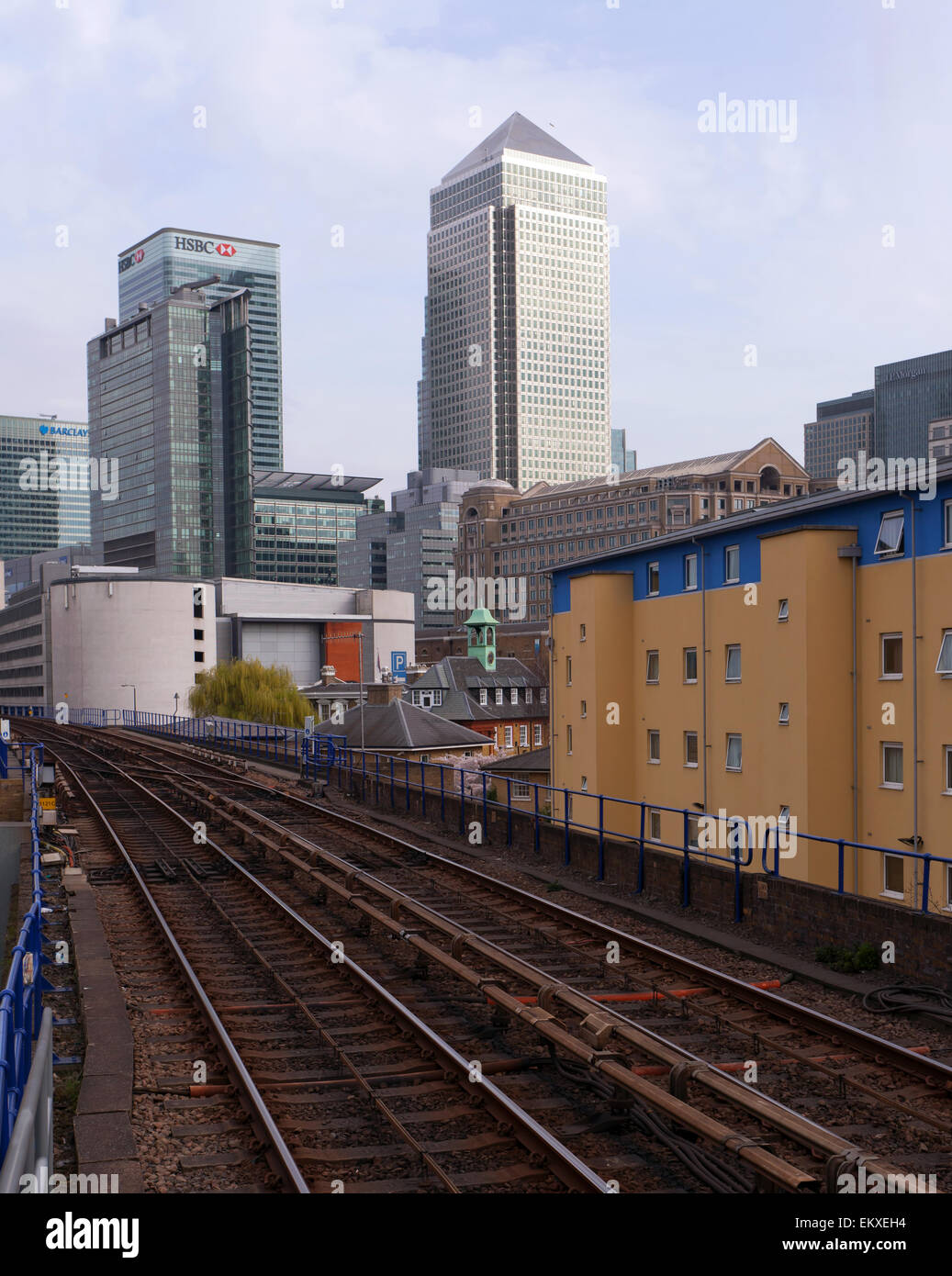 View from the end of the platform at Westferry DLR Station, looking ...