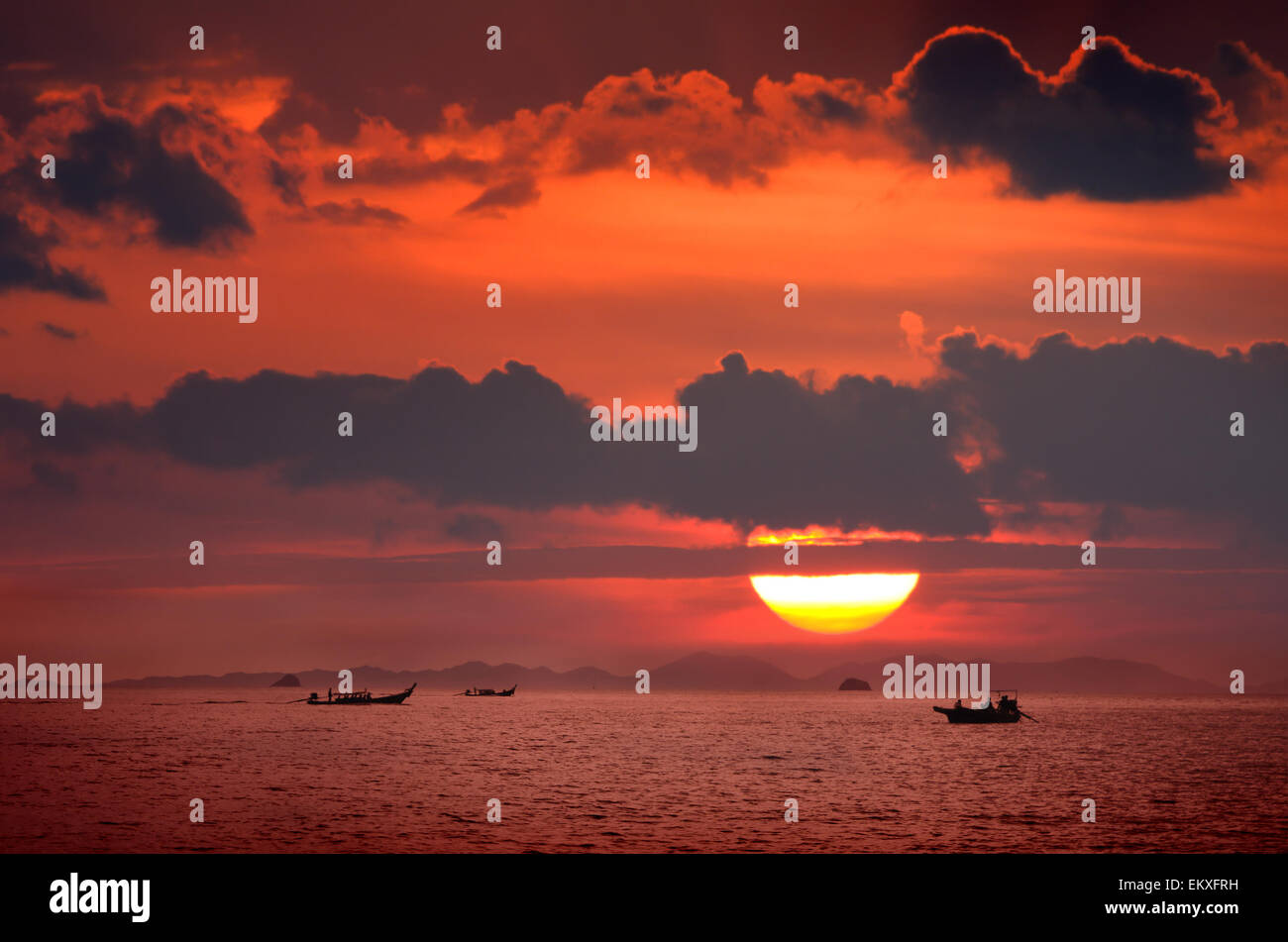 Red sunset and sea hi-res stock photography and images - Alamy