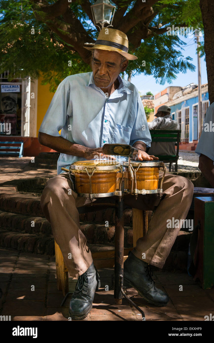 Cuban bongo drums hi-res stock photography and images - Alamy