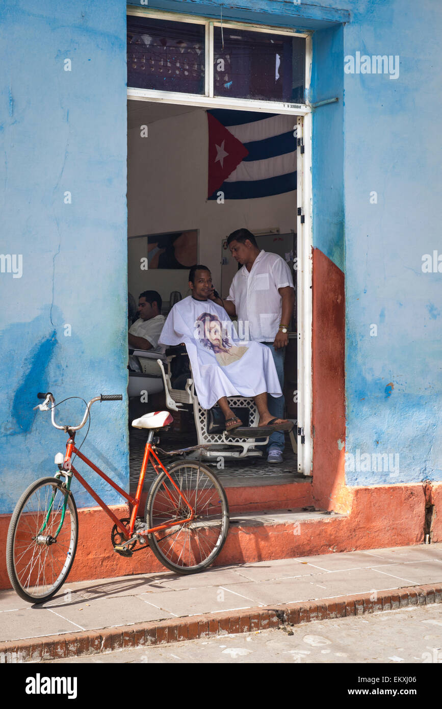 Cuban barber shop hi-res stock photography and images - Alamy