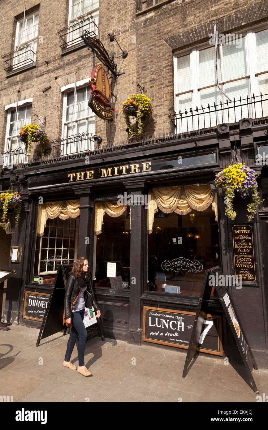 English Pub Exterior High Resolution Stock Photography and Images - Alamy