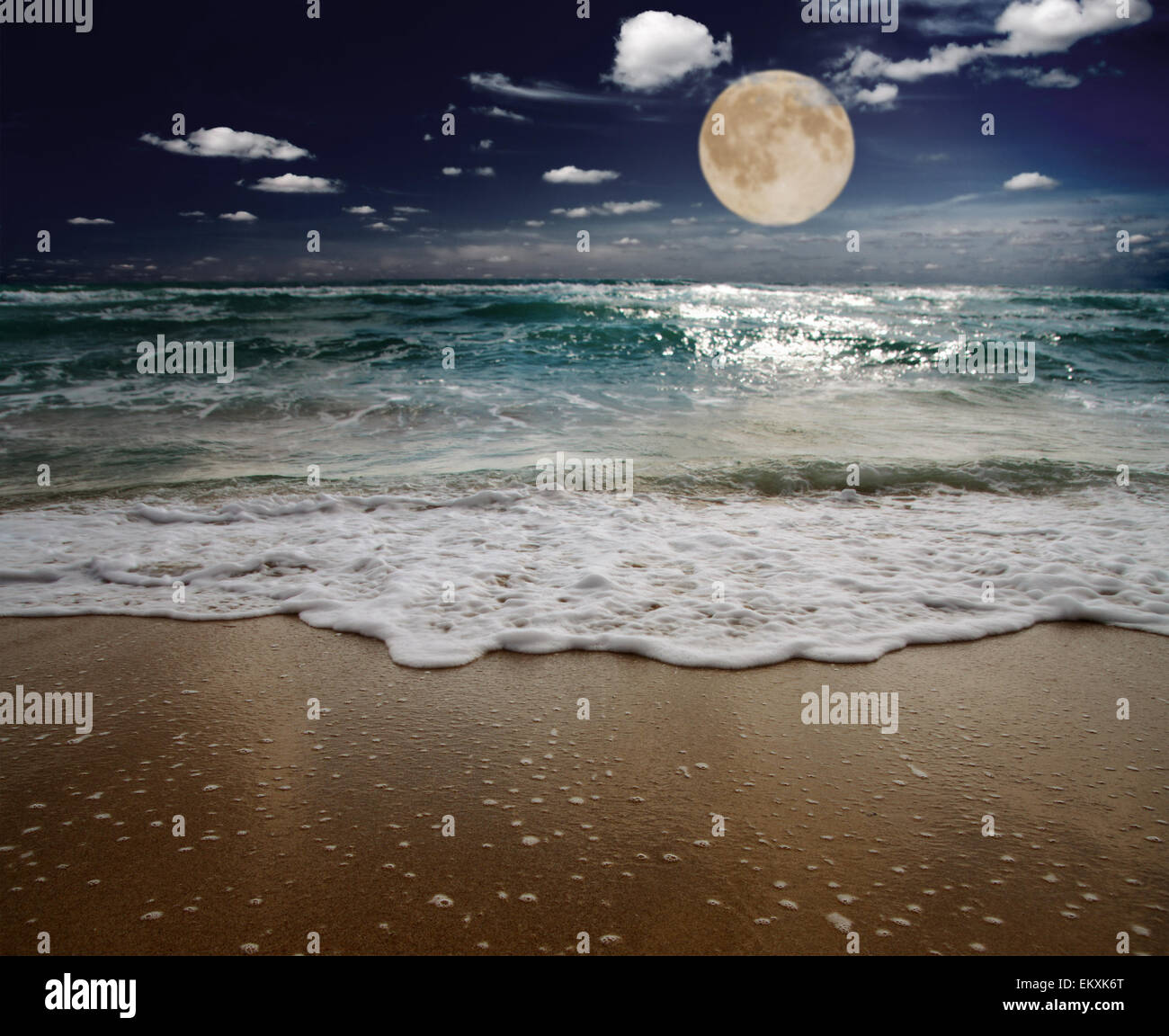 Moon on the horizon hi-res stock photography and images - Alamy