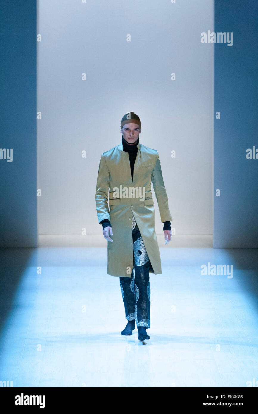 Overcoat man catwalk hi-res stock photography and images - Alamy