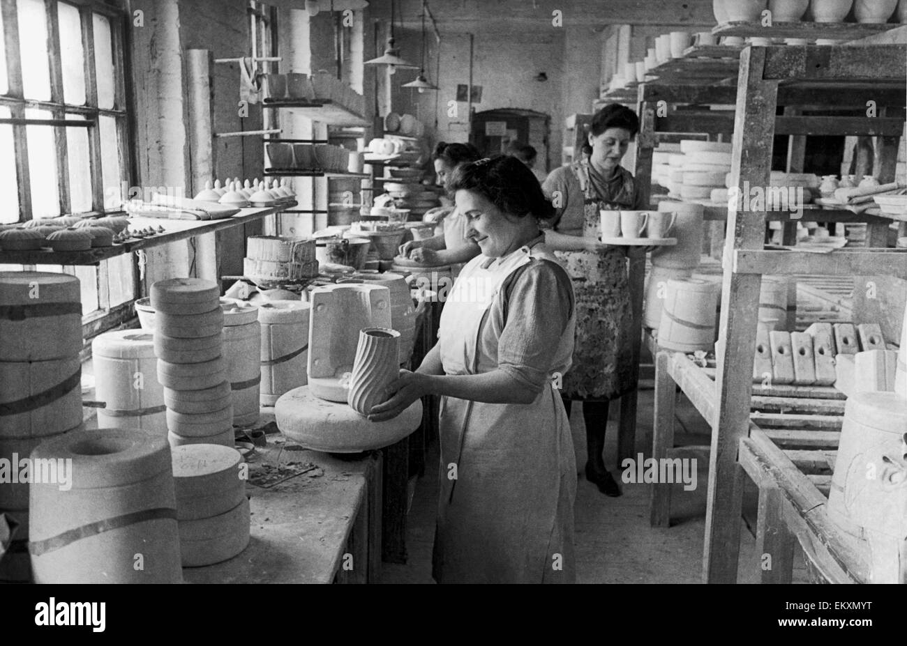 Group of workers from 1940s hi-res stock photography and images - Alamy
