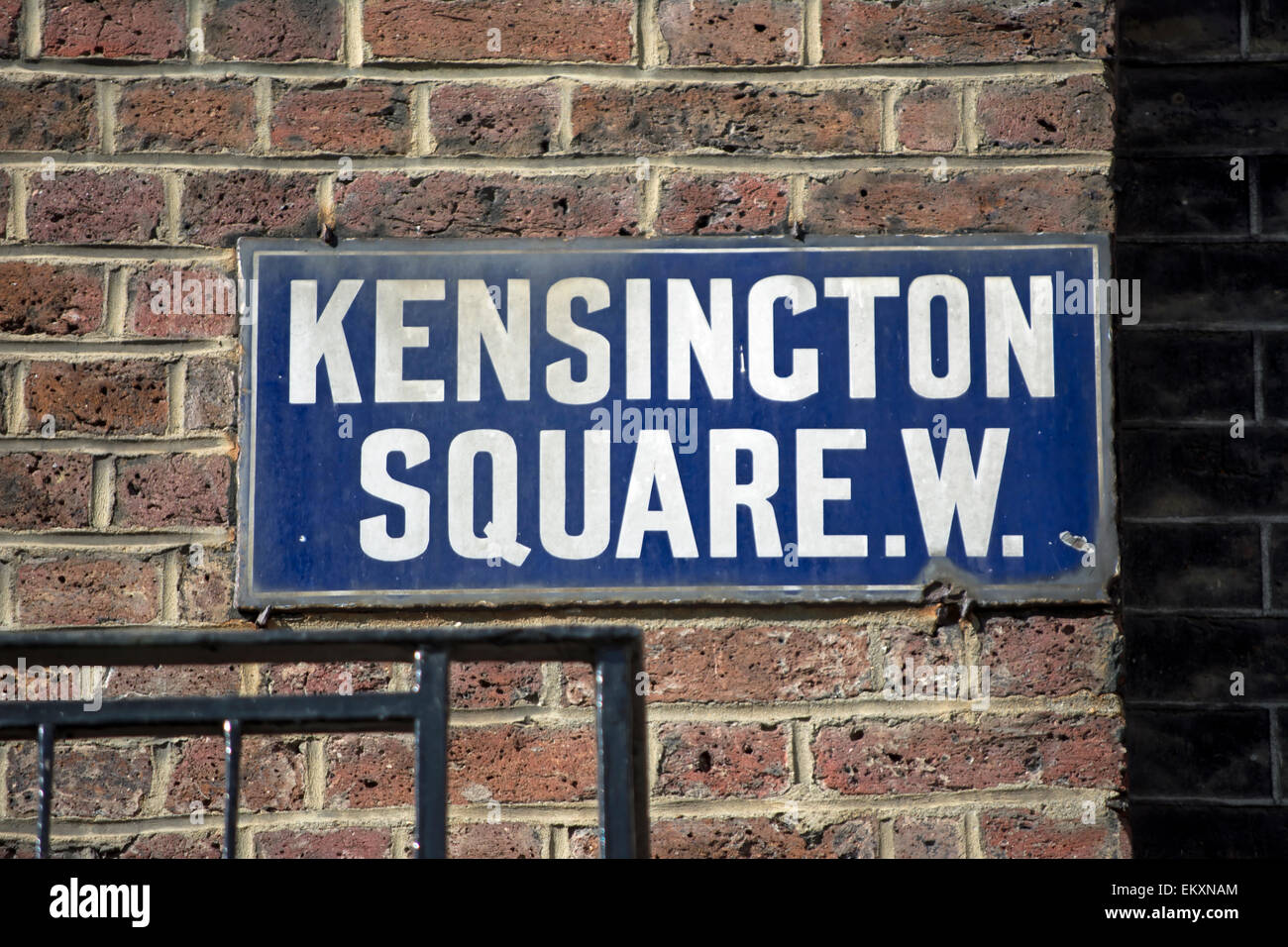 Kensington street sign hi-res stock photography and images - Alamy