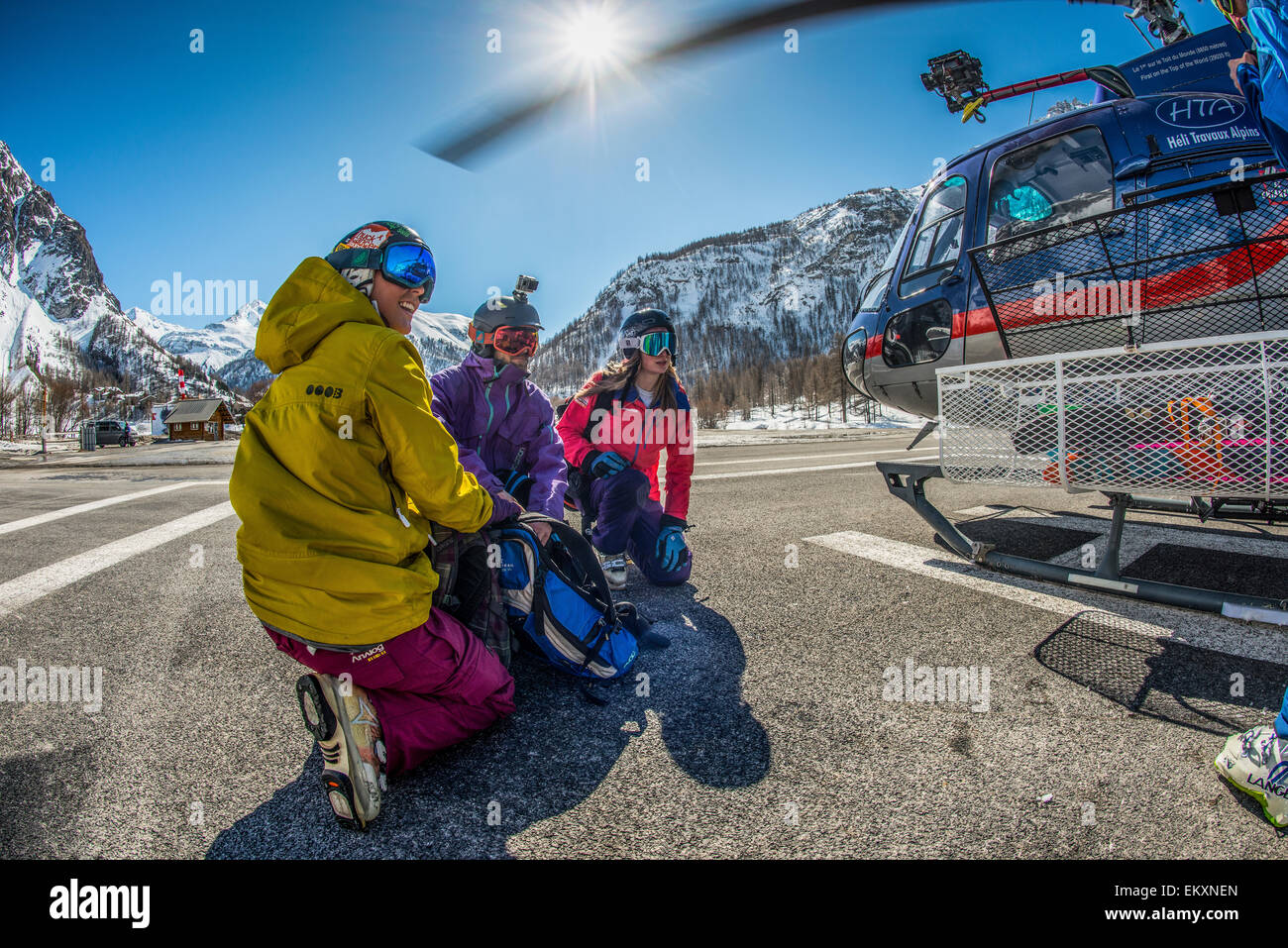 Helicopter ski drop hi-res stock photography and images - Alamy