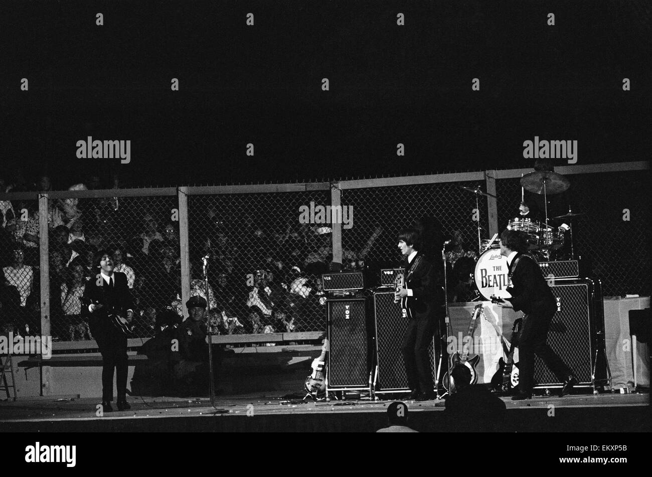 Beatles on stage 1964 hi-res stock photography and images - Alamy