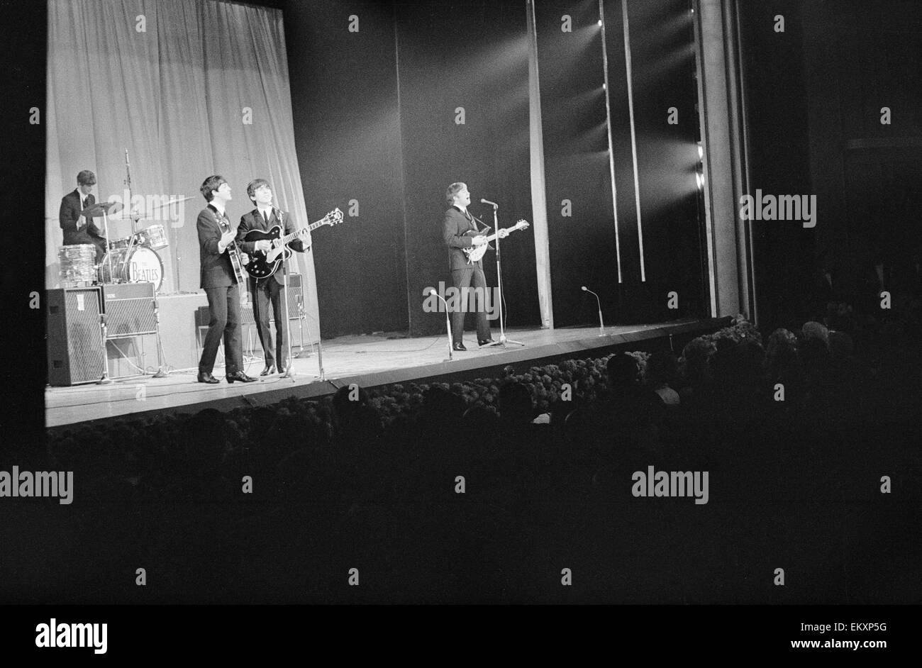 Prince of wales theatre beatles 1963 hi-res stock photography and ...