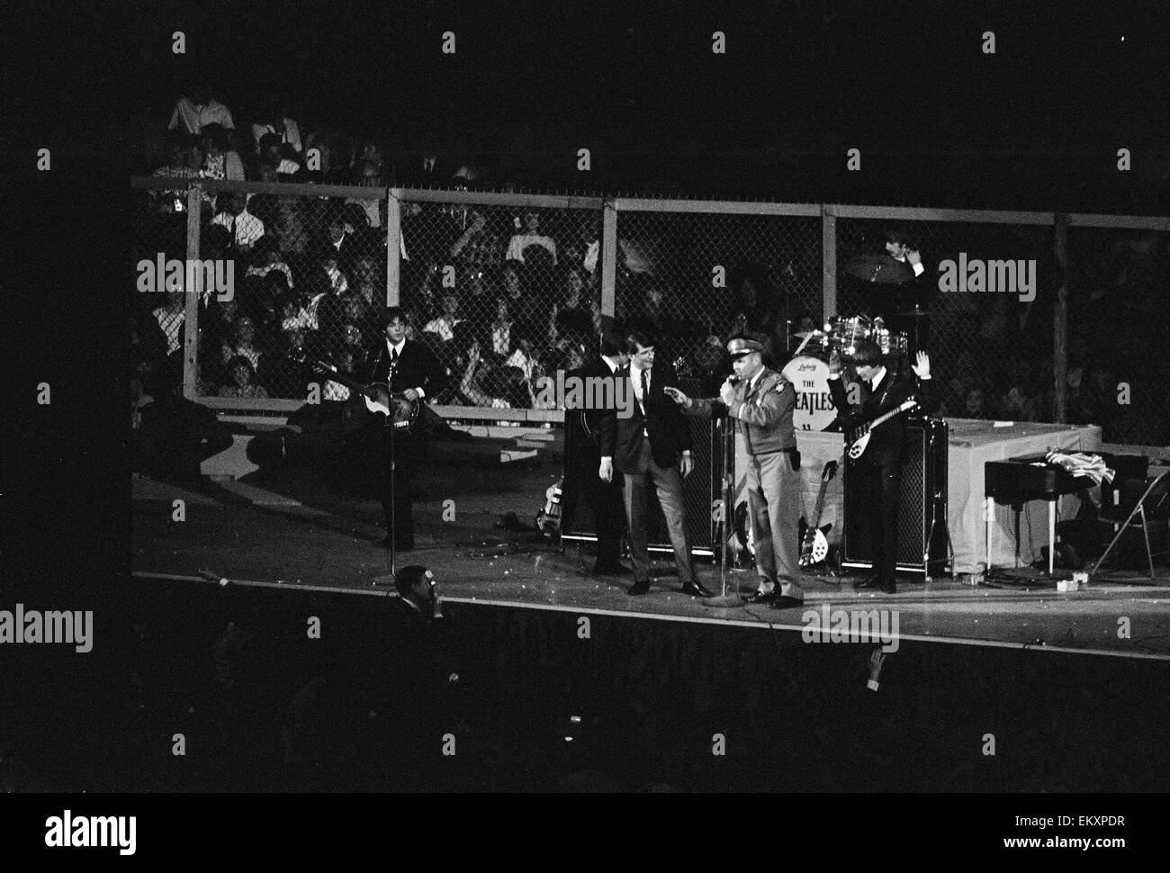 Beatles on stage 1964 hi-res stock photography and images - Alamy