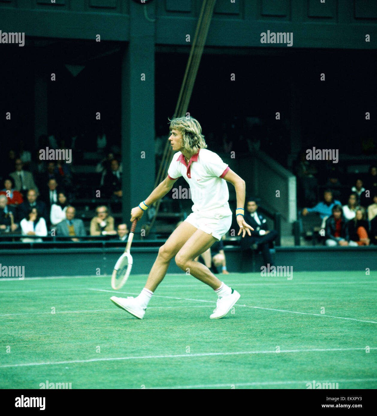 Bjorn borg wimbledon 1974 hi-res stock photography and images - Alamy