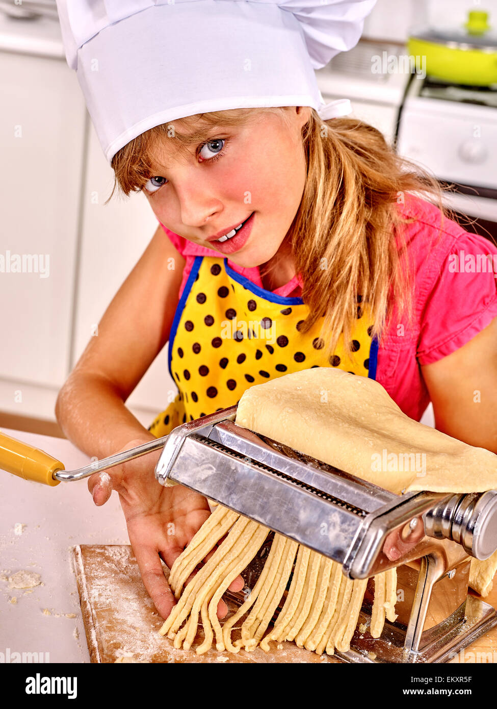 Mother and child making homemade pasta Stock Photo - Alamy