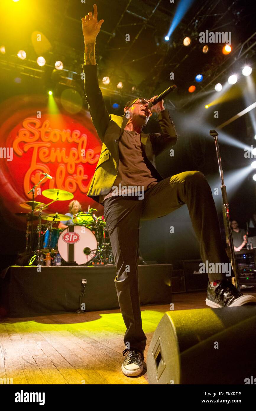 Hollywood, California, USA. 13th Apr, 2015. Vocalist CHESTER BENNINGTON ...