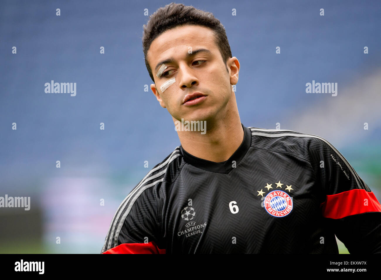 Porto, Portugal. 14th Apr, 2015. FC Bayern Munich's Thiago Alcantara in ...