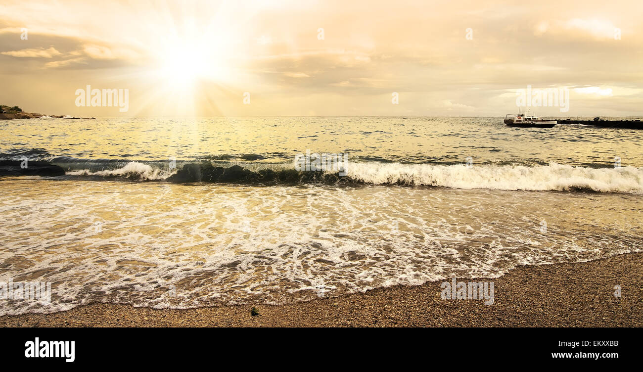 Beautiful clouds over sea hi-res stock photography and images - Alamy