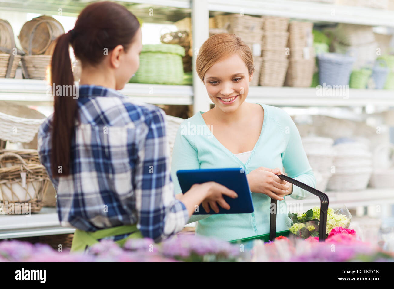 Shop happy hi-res stock photography and images - Alamy