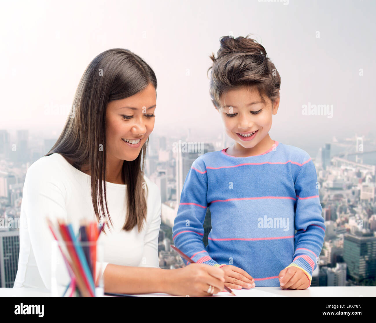 happy mother and daughter drawing with pencils Stock Photo - Alamy