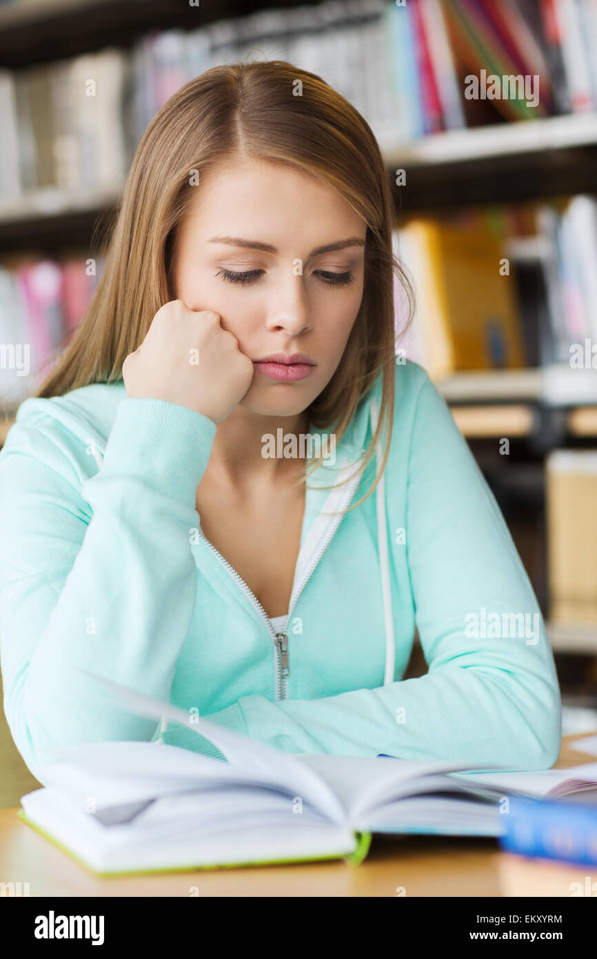 student girl reading book in library Stock Photo - Alamy