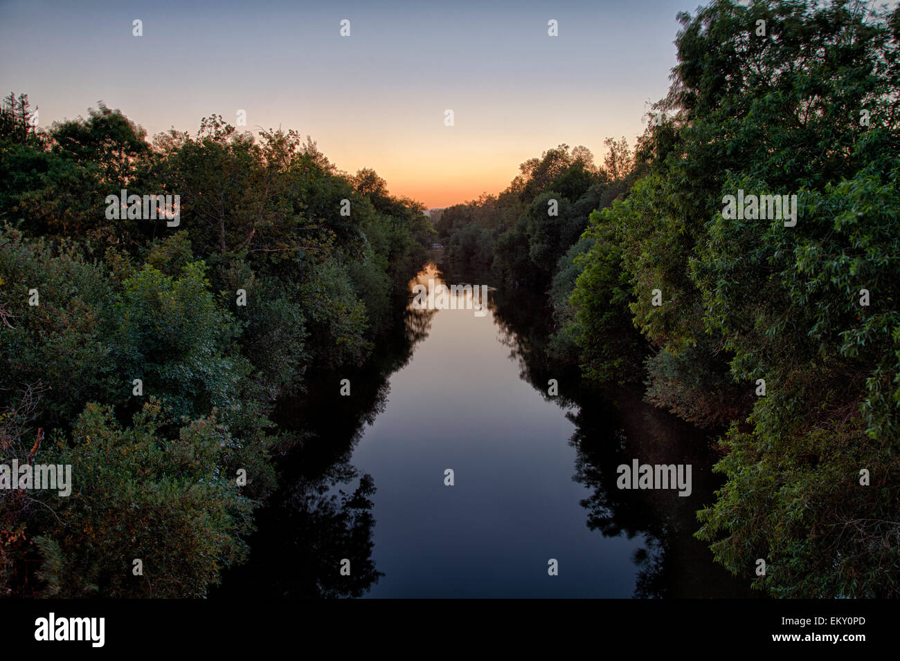 The Los Angeles River runs through the Sepulveda Basin Recreation Area ...