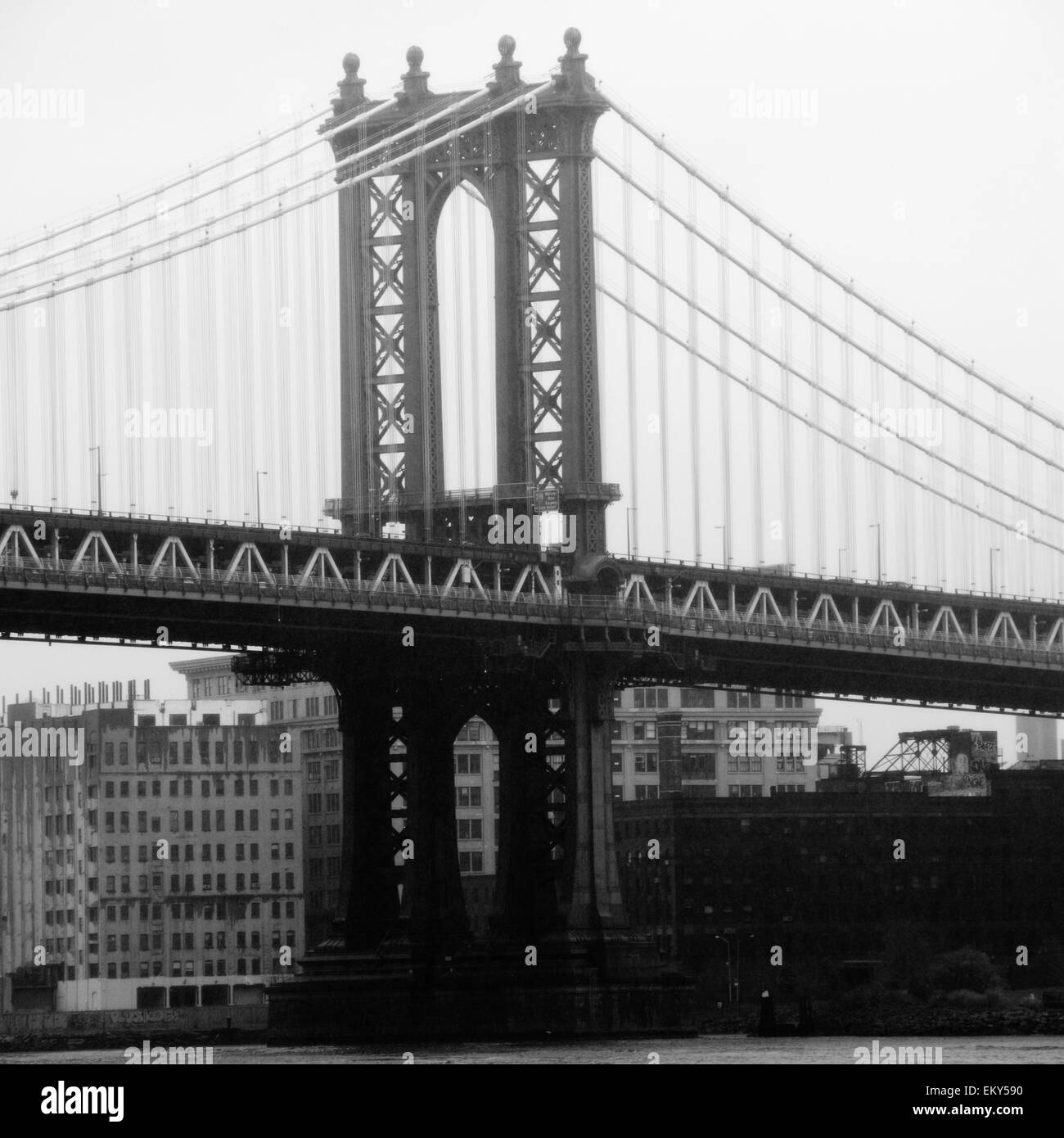 Bridge over the east river Black and White Stock Photos & Images - Alamy