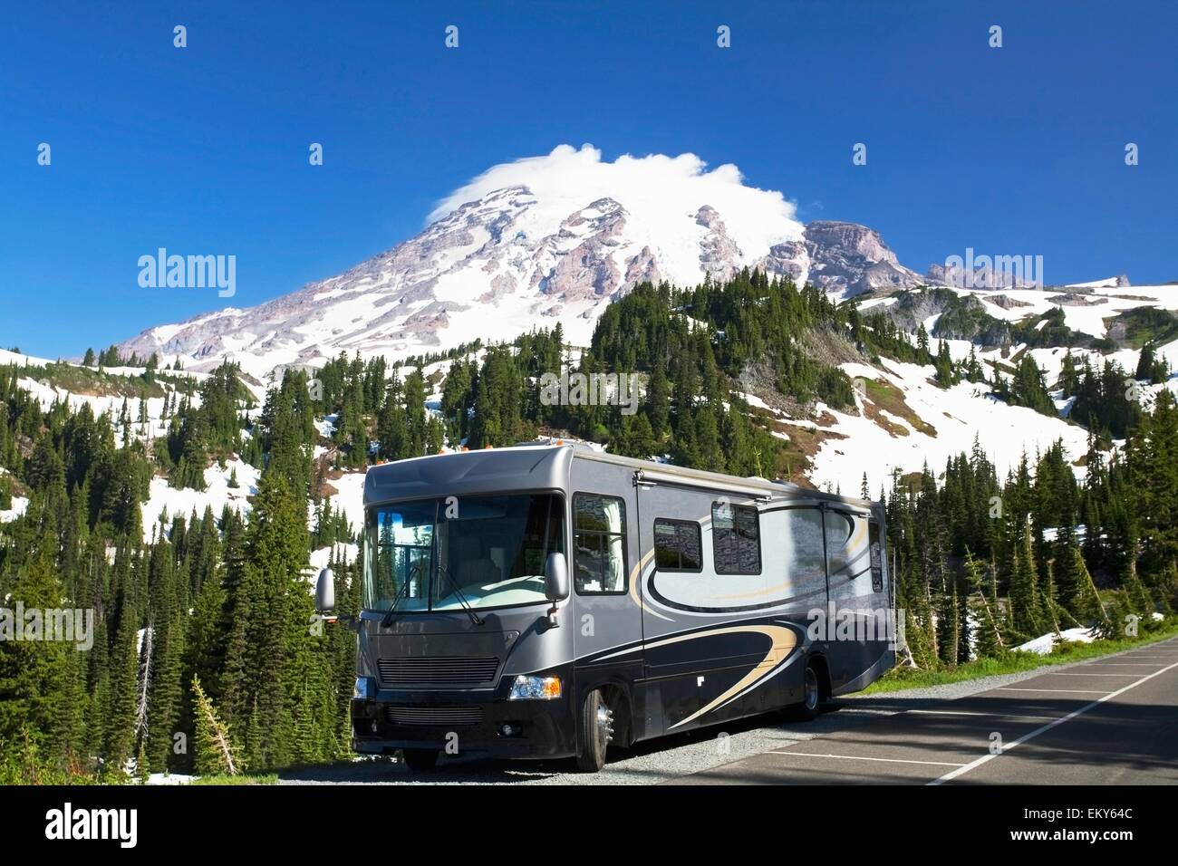 Motor homes parked on the road side hi-res stock photography and images ...