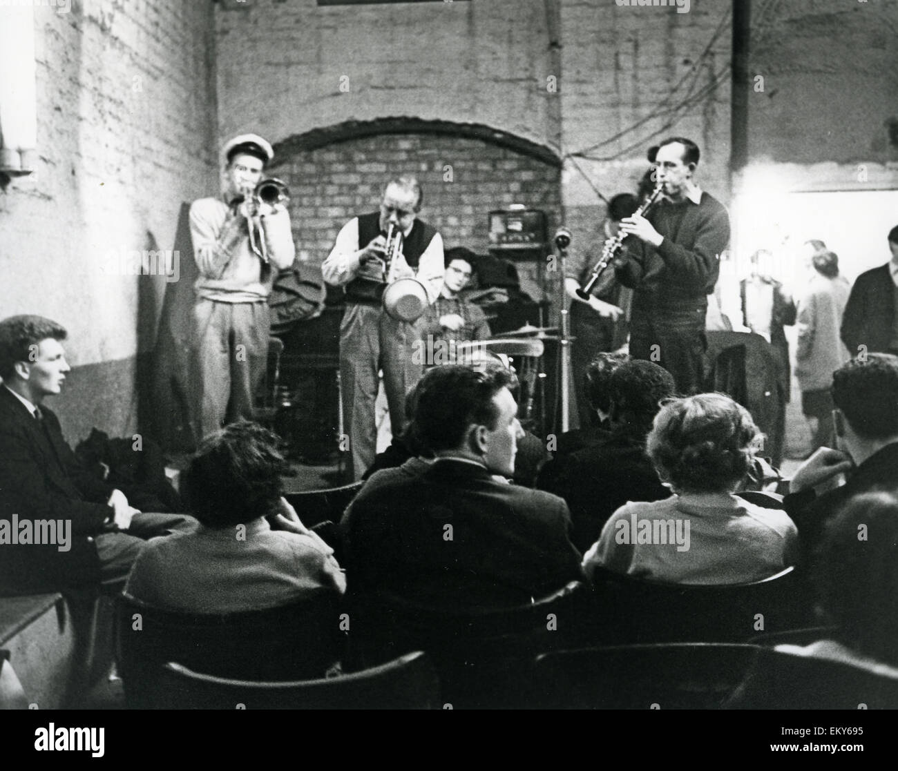 SOHO JAZZ CELLAR in Hams Yard, Soho, London, about 1958 Stock Photo - Alamy