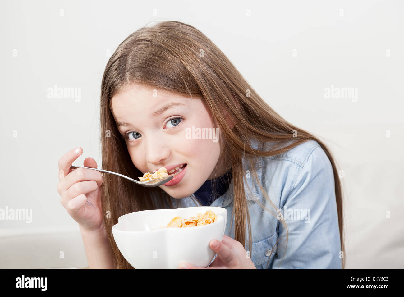 Beauty girl having a breakfast Stock Photo - Alamy