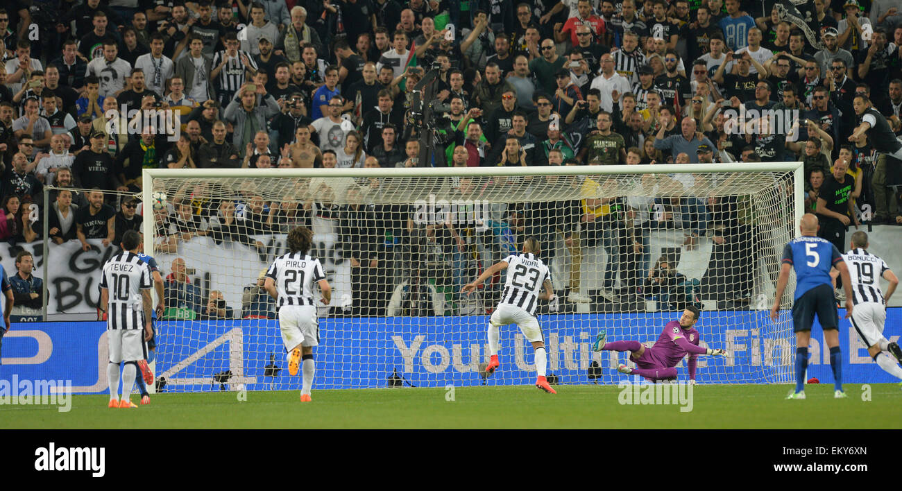 Fooball penalty kick hi-res stock photography and images - Alamy