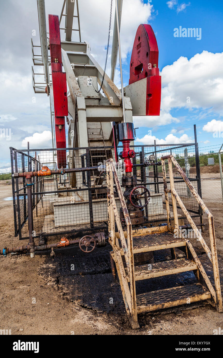 Water well being drilling next to oil well and fracking site in almond ...