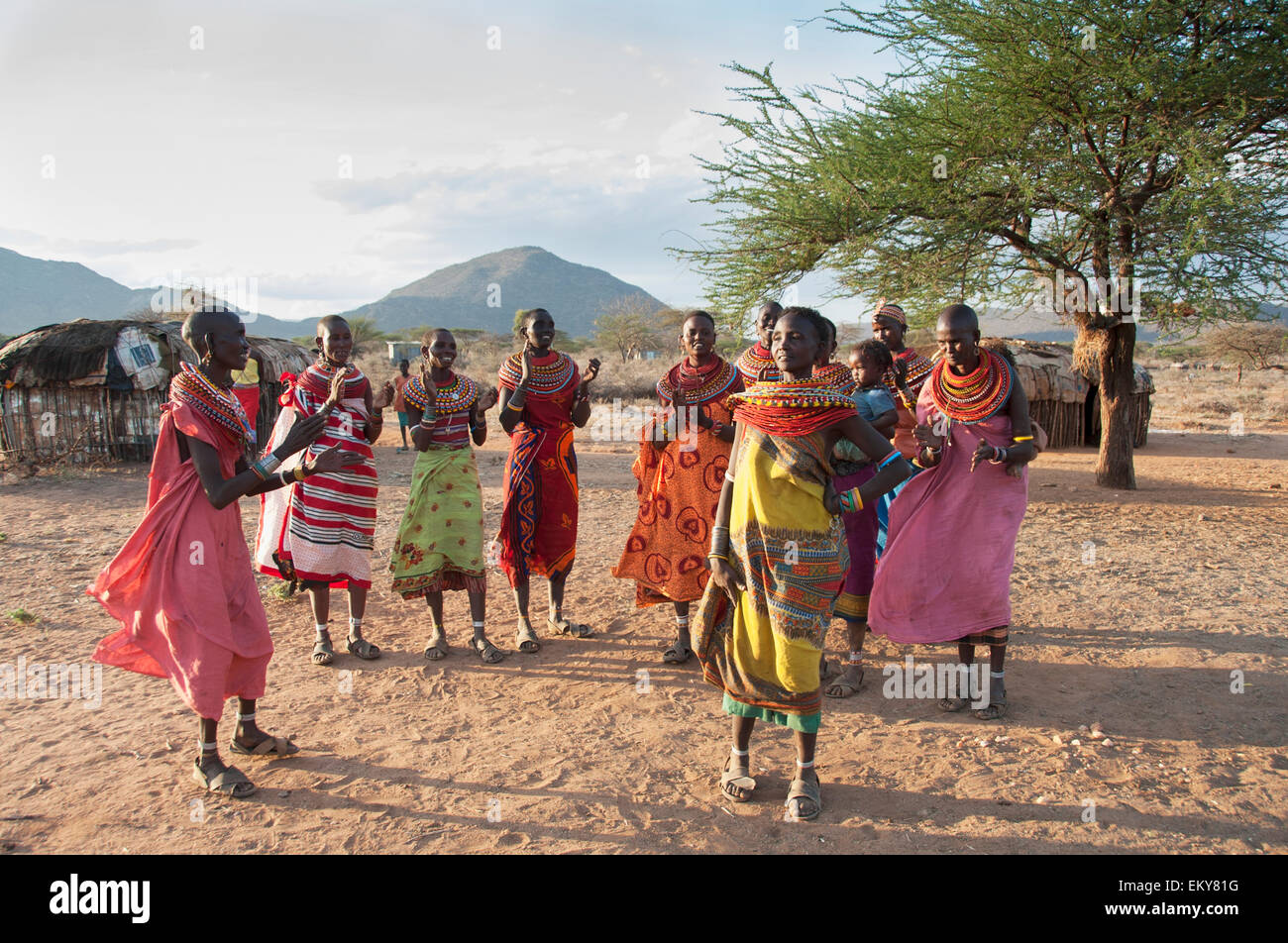 Tribal woman full length portrait hi-res stock photography and images ...