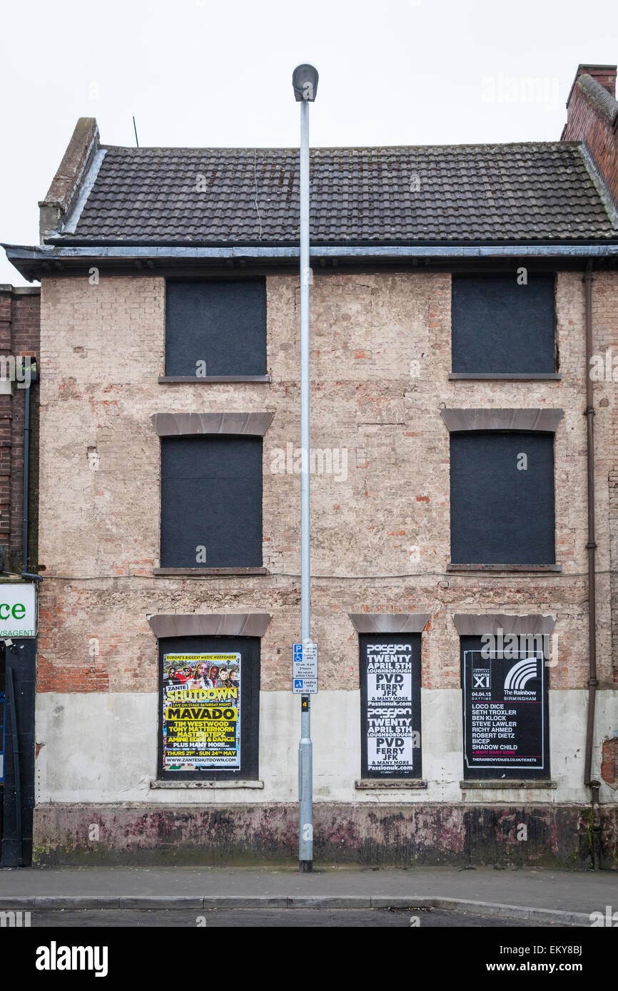 Windows with advertising hi-res stock photography and images - Alamy