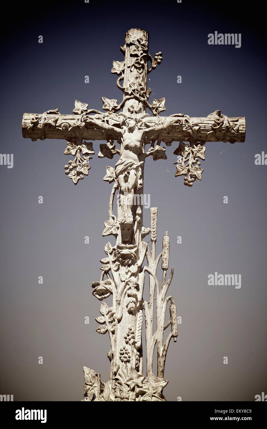 Silver ornate cross hi-res stock photography and images - Alamy