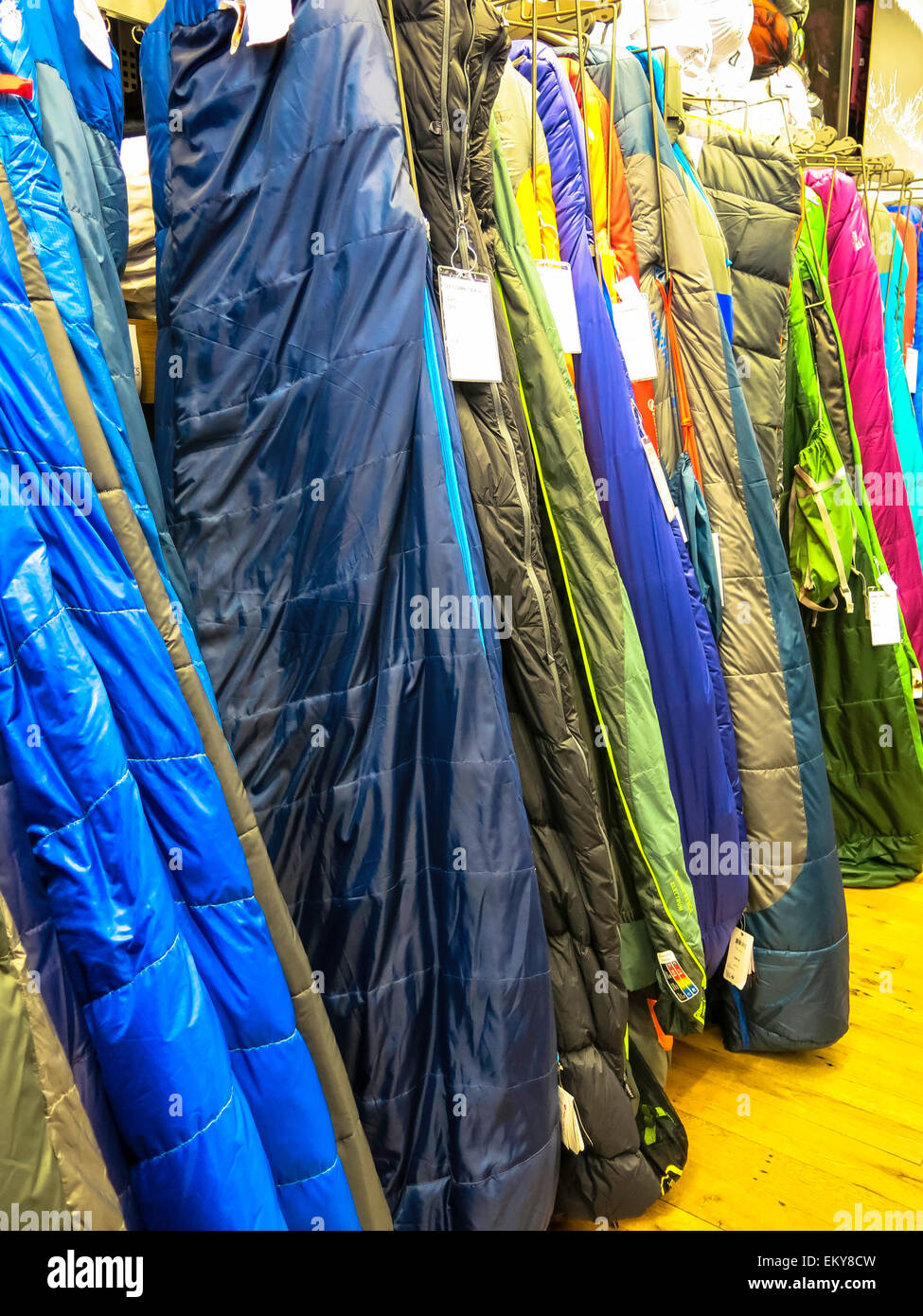 Logo rei hi-res stock photography and images - Alamy