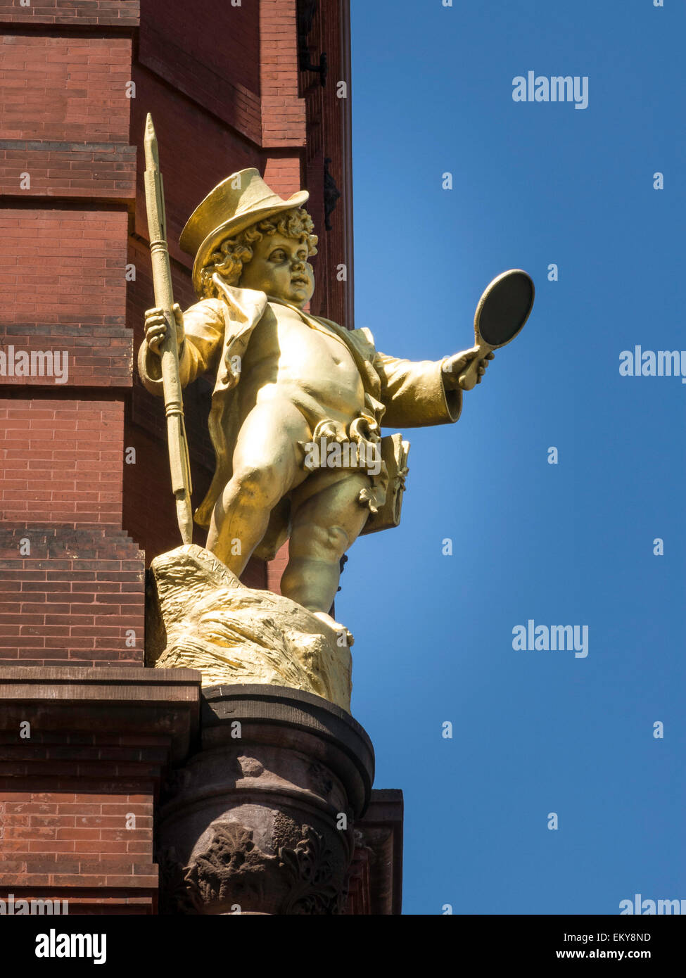 New york life building gold hi-res stock photography and images - Alamy