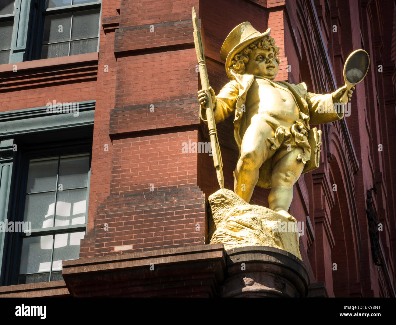 New york life building gold hi-res stock photography and images - Alamy