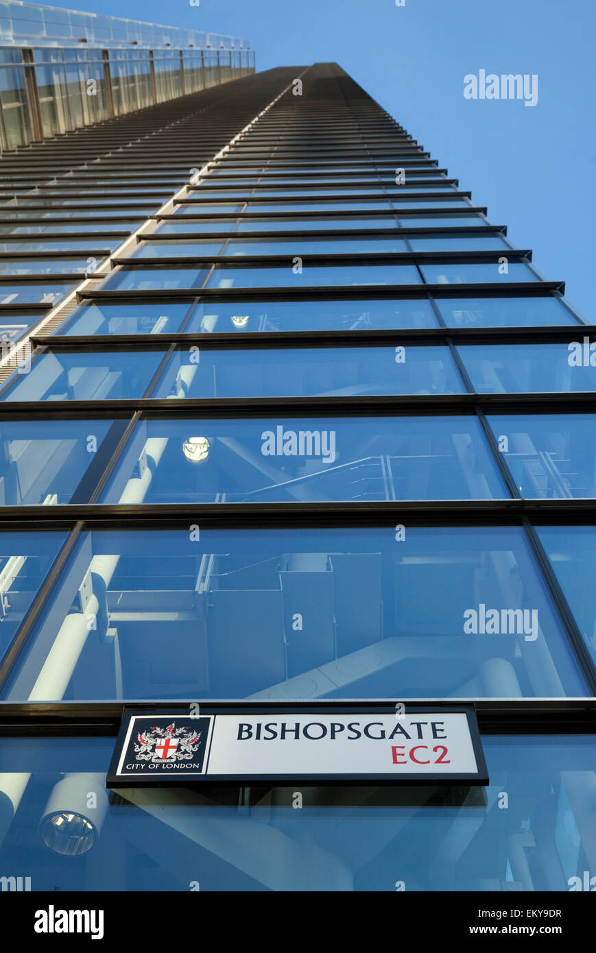 Bishopsgate street sign and building City of London Stock Photo - Alamy