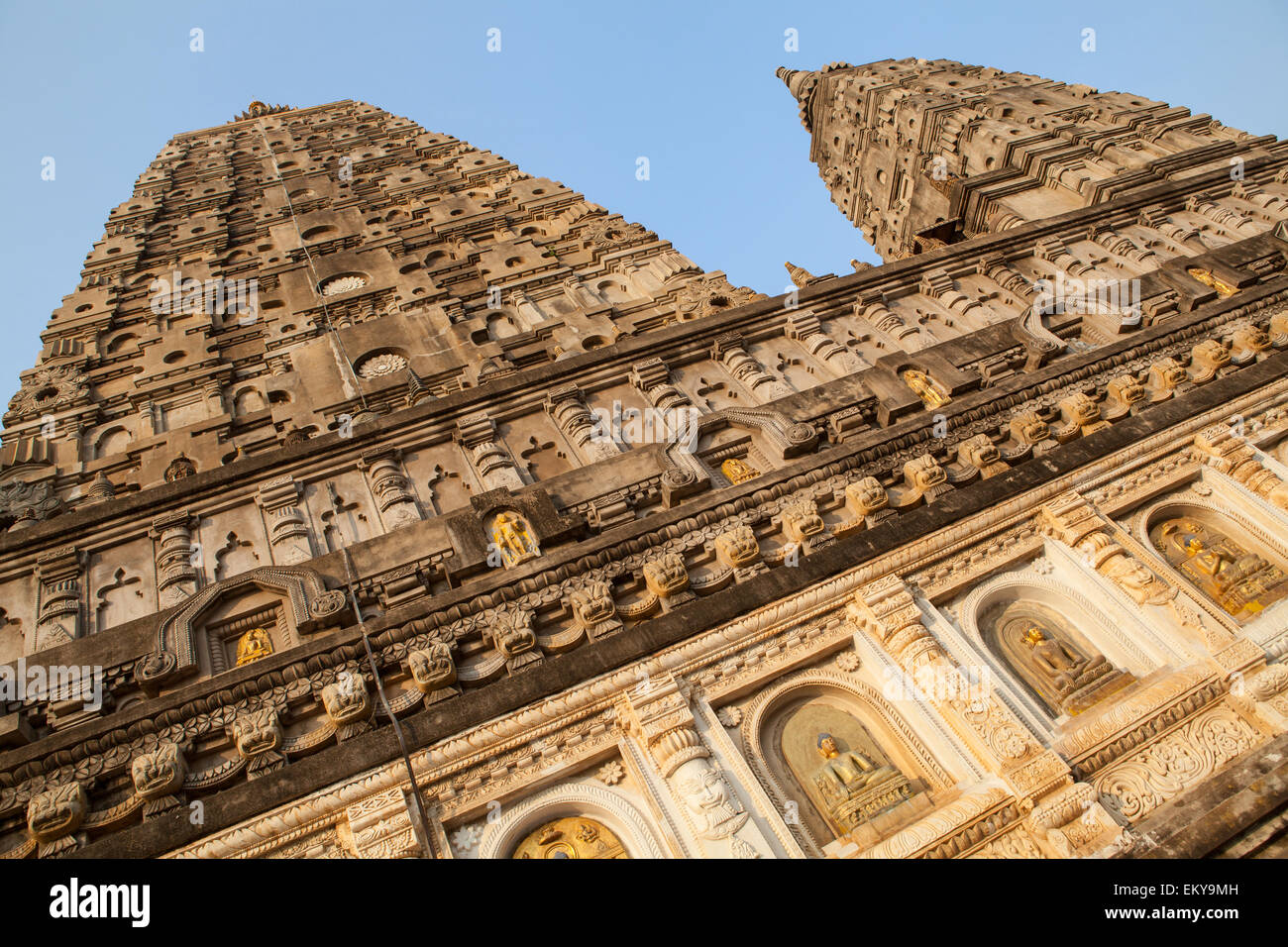 The Mahabodhi Temple Complex in Bodhgaya Stock Photo - Alamy