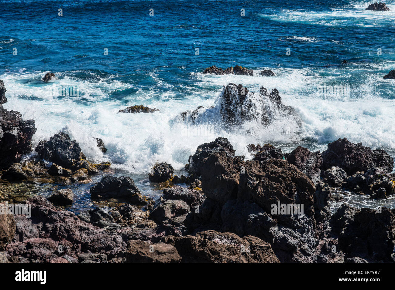 Lava rock shoreline hi-res stock photography and images - Alamy