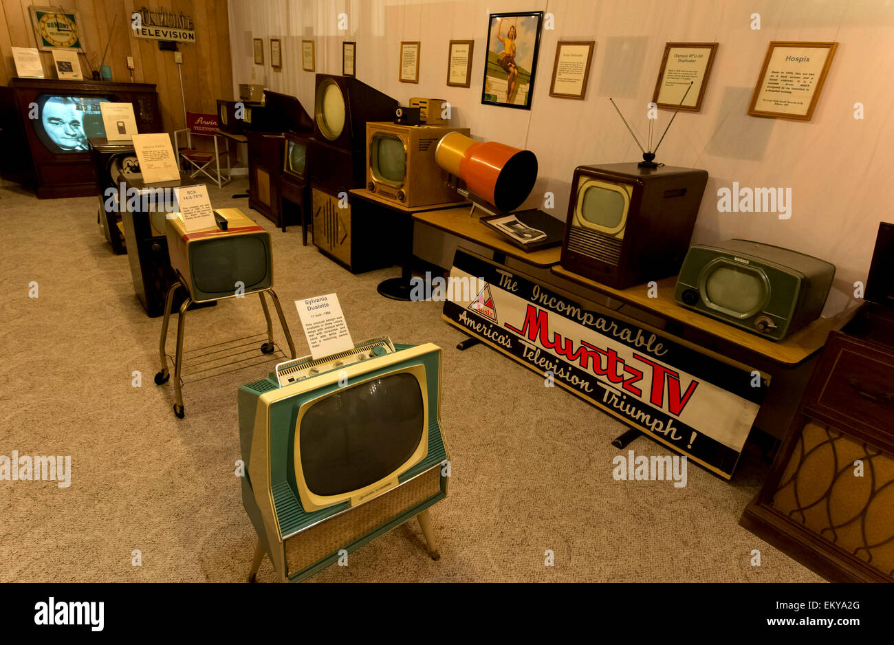 Suburb usa 1950s hi-res stock photography and images - Alamy