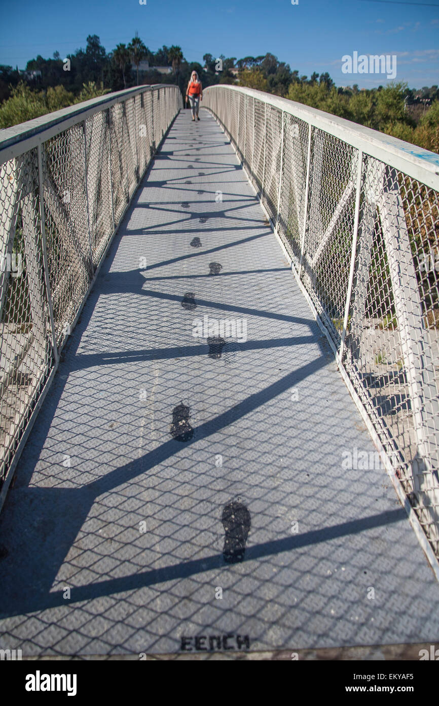 Sunnynook pedestrian bridge over Los Angeles River, Glendale Narrow ...