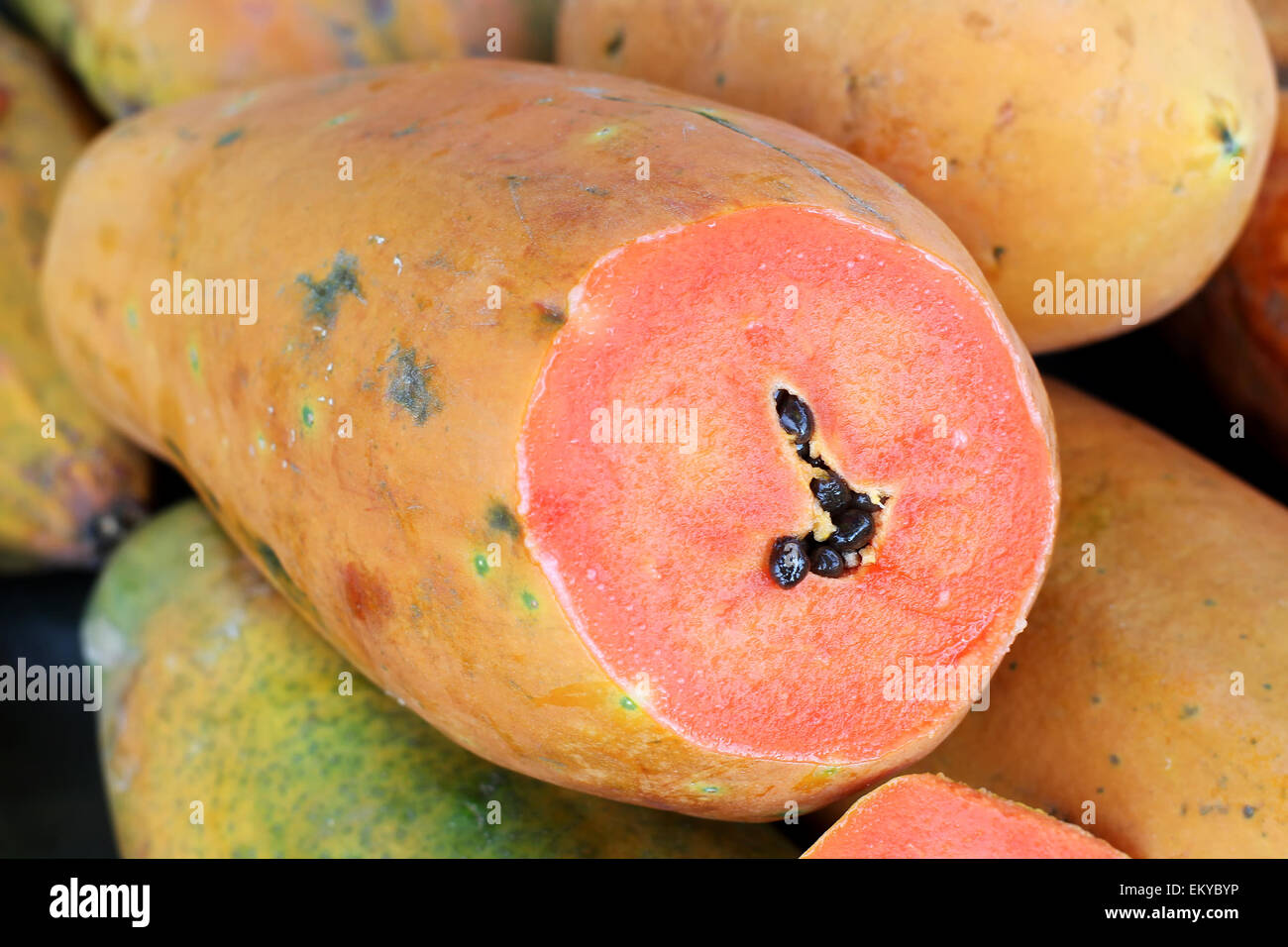 Fresh papaya at fruit market Stock Photo - Alamy